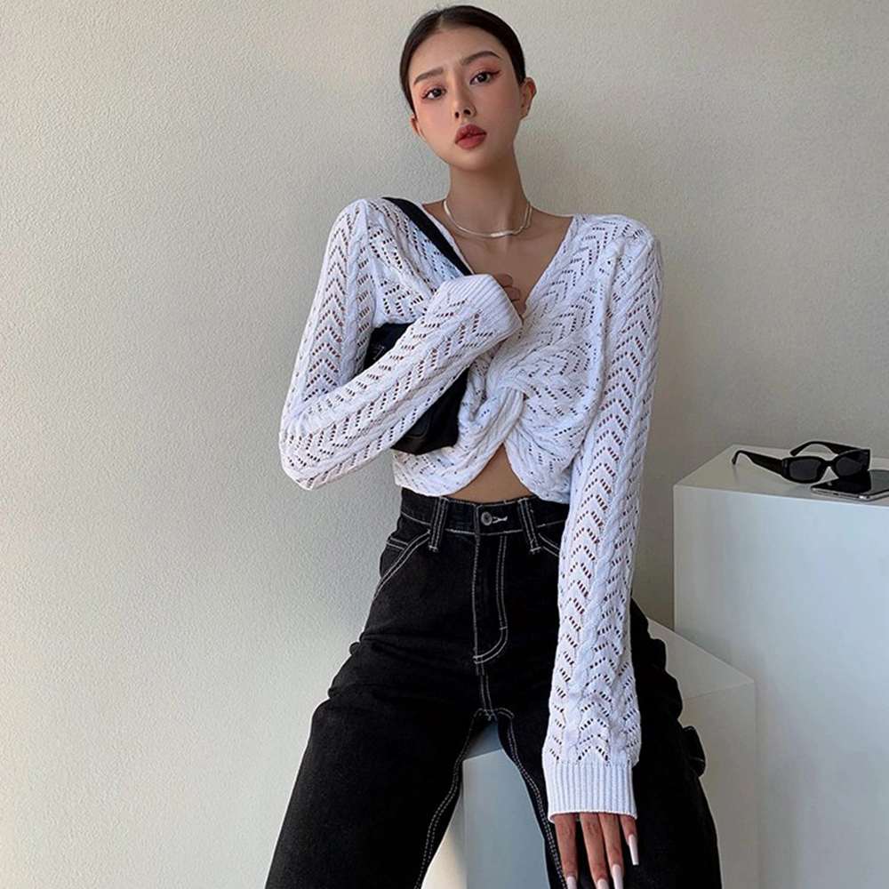 Sexy Hollow Knitted Knotted V-neck Short Crop Top on Luulla